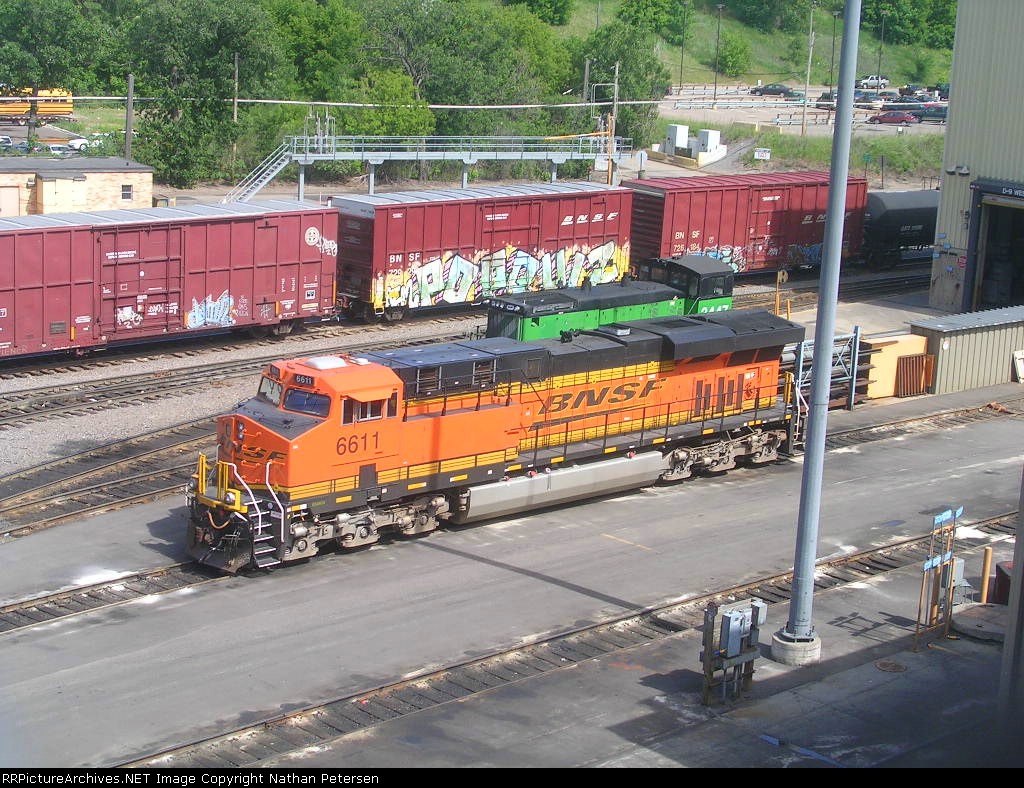 BNSF 6611